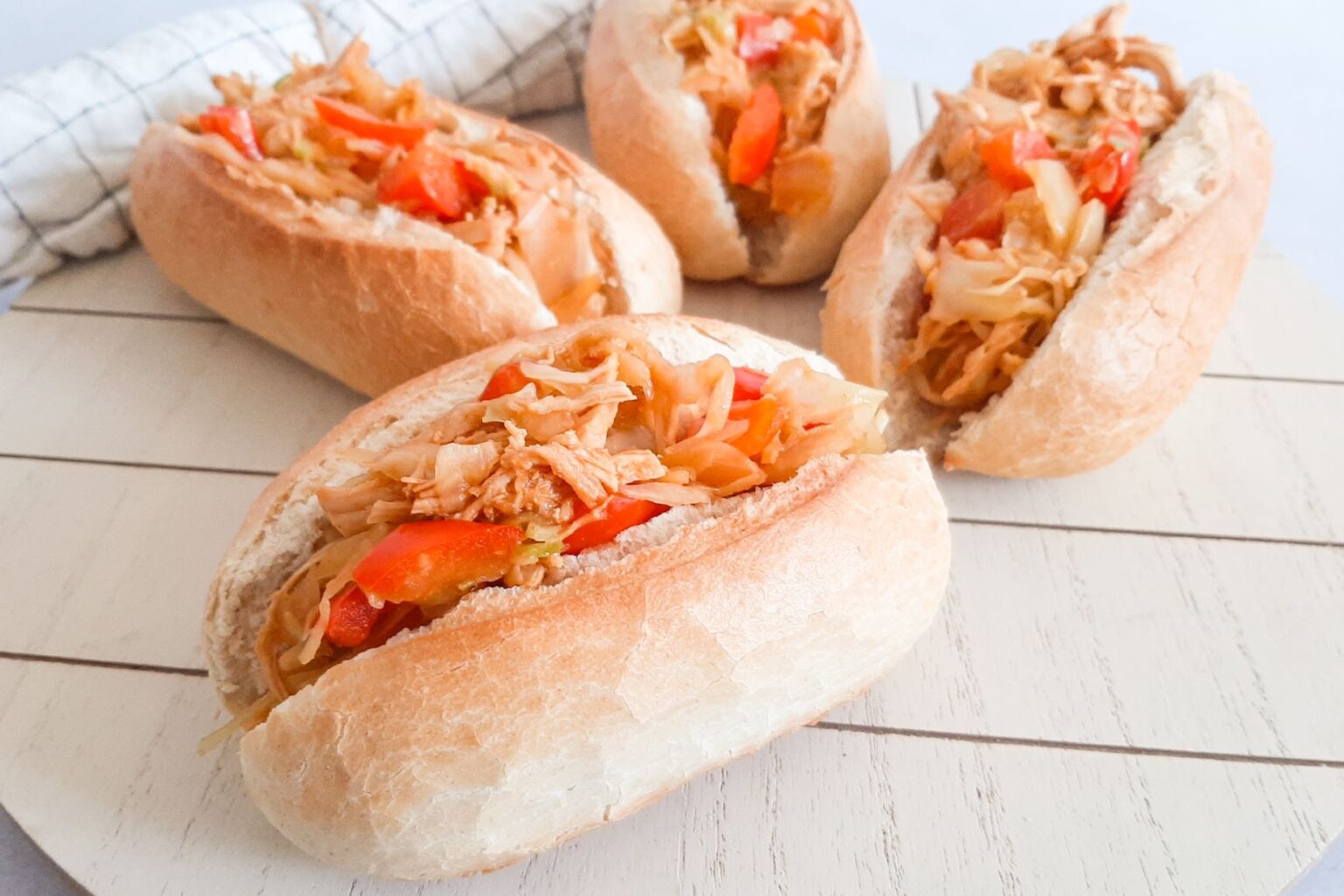 Broodje pulled chicken met bbq saus | Koken&Bakken doe je zo