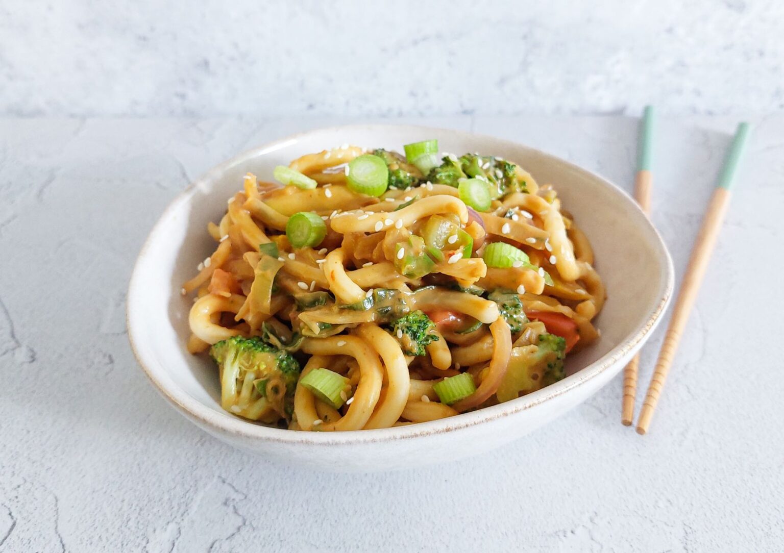 Saté noodles met groenten - 10 minuten - Koken&Bakken doe je zo
